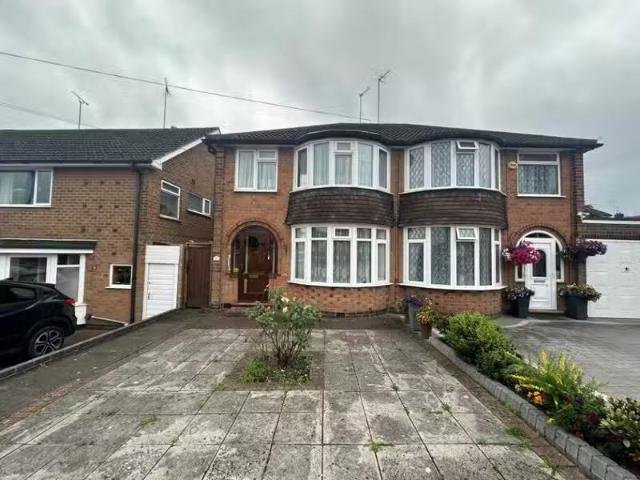 3 bedroom semi detached house for sale in 36 Rose Road, Colesh.