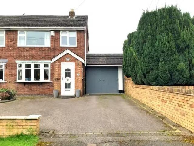3 bedroom semi detached house for sale in Tamworth Road, Aming.