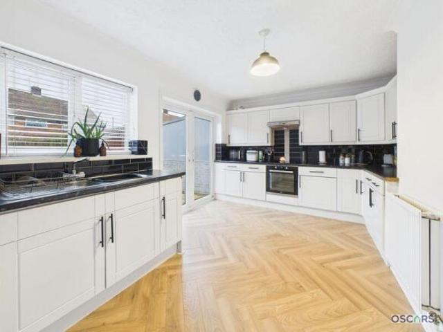 3 bedroom semi detached house for sale in Tamar Grove, Hull, HU8