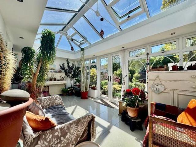 3 bedroom semi detached house for sale in Tancred Road, Luton, LU2