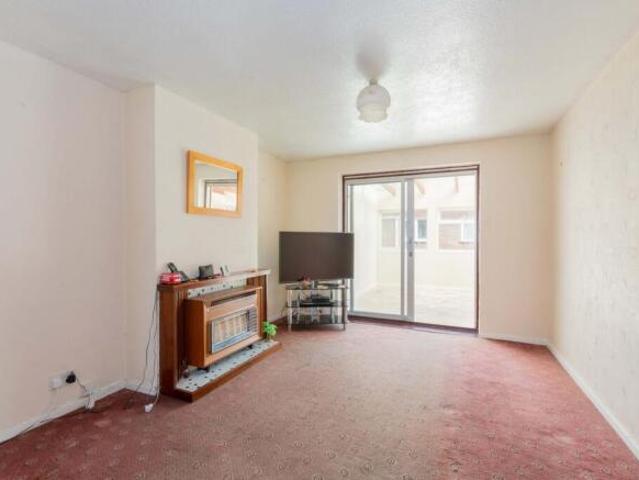 3 bedroom semi detached house for sale in Talbot Avenue, Langley, SL3