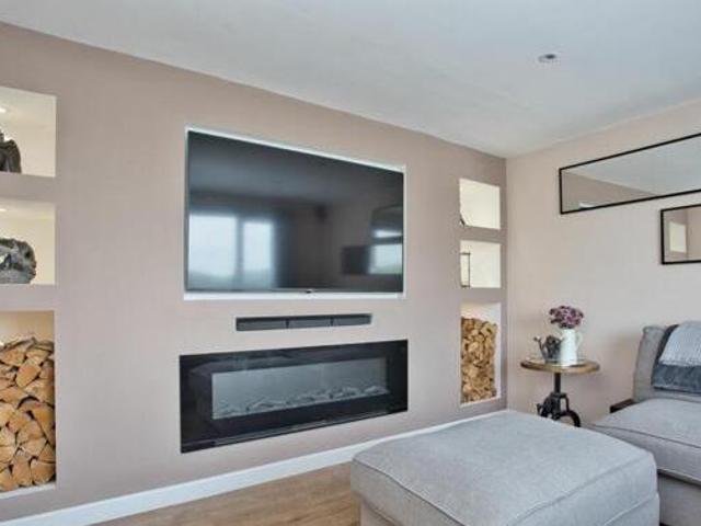 3 Bedroom Semi detached House For Sale In Temple Ewell