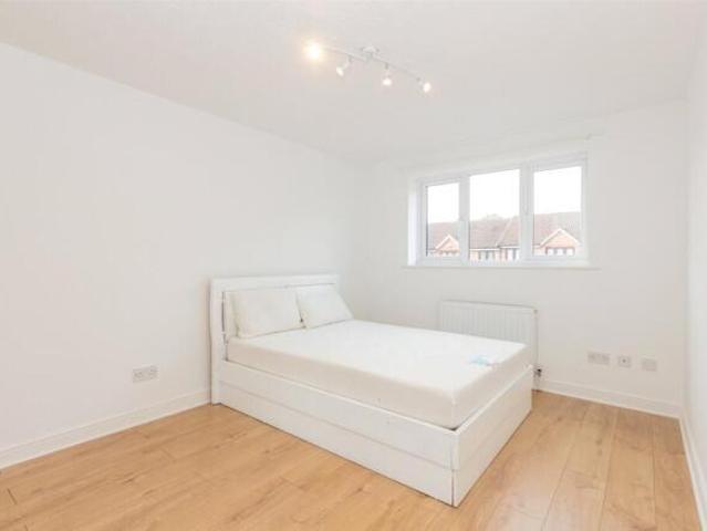 3 bedroom semi detached house for sale in Telegraph Place, Mudchute, E14