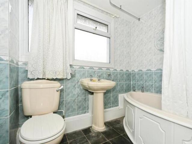 3 bedroom semi detached house for sale in Thorne Road, Swindon, SN3