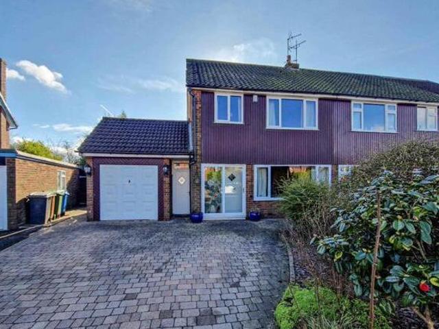 3 Bedroom Semi detached House For Sale In Thornham, Oldham