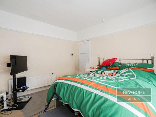 3 bedroom semi detached house for sale in Thackley Old Road, Shipley, BD18 1DT, BD18
