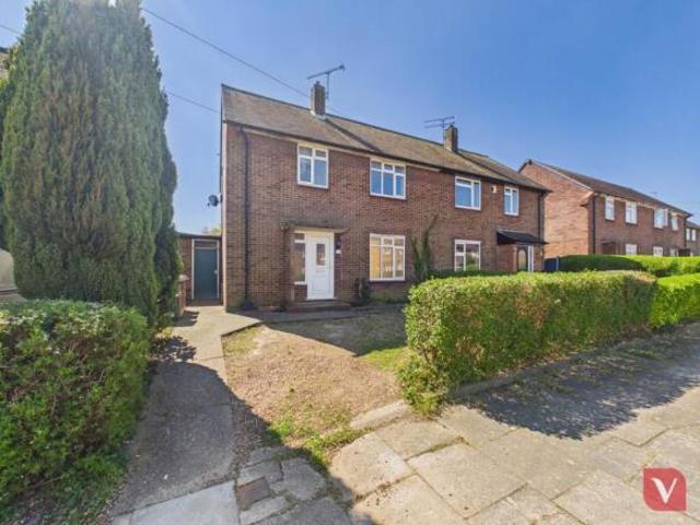 3 bedroom semi detached house for sale in The Grove, Luton, LU1