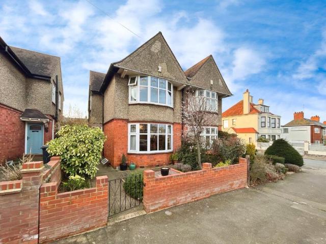 3 bedroom semi detached house for sale in The Drive, Phippsville, Northampton NN1
