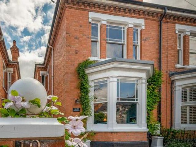 3 Bedroom Semi detached House For Sale In The Hill Avenue, Worcester