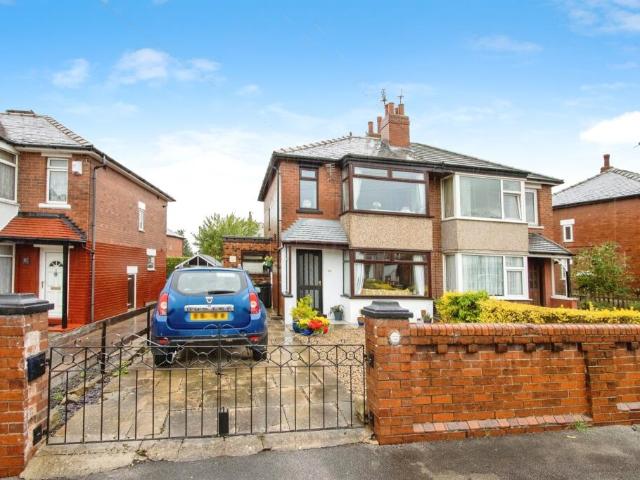 3 bedroom semi detached house for sale in The Oval, Leeds, LS14