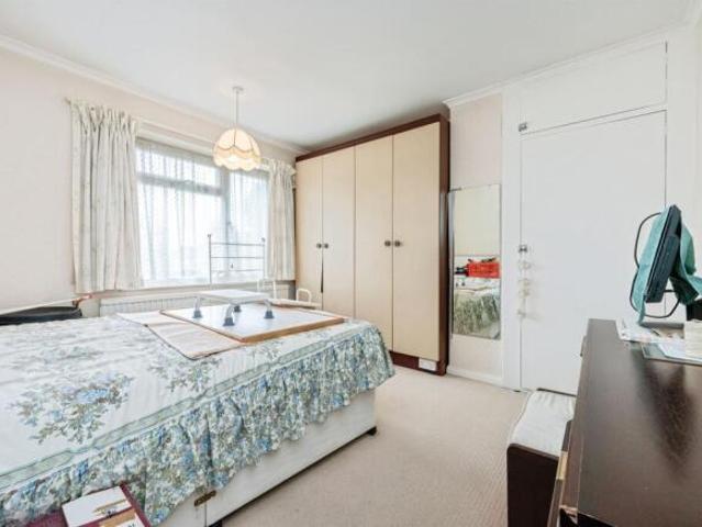 3 bedroom semi detached house for sale in The Ridgeway, St. Albans, AL4