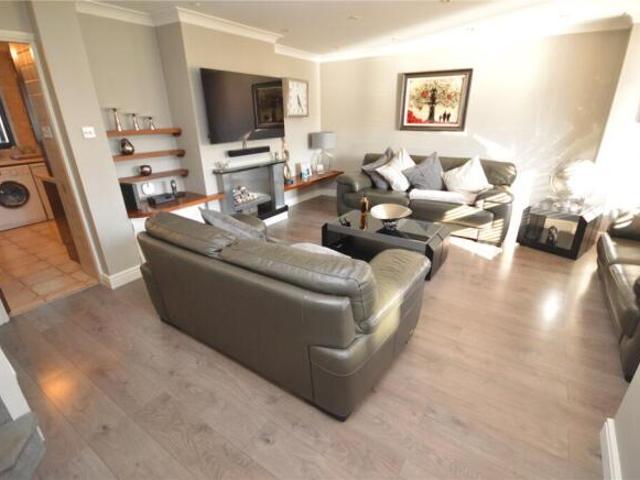 3 bedroom semi detached house for sale in Thurlow Close, Luton, LU4