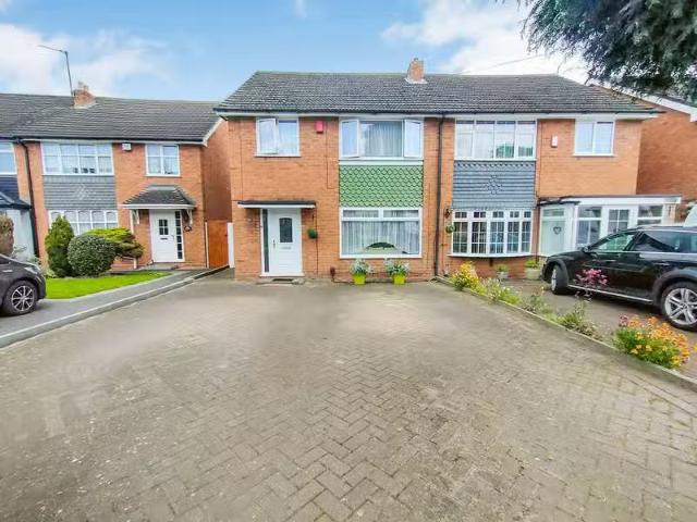 3 bedroom semi detached house for sale in Timberley Lane, Shar.