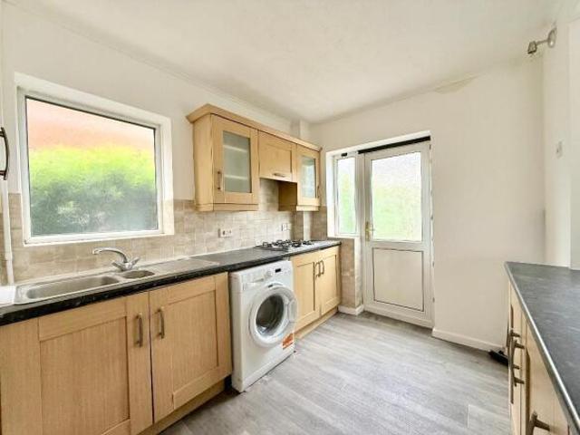 3 bedroom semi detached house for sale in Toddington Road, Leagrave, Luton, Bedfordshire, LU4 9DY, LU4