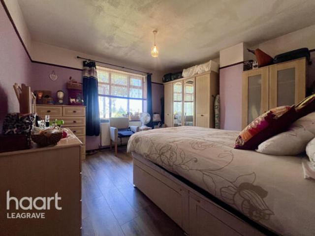 3 bedroom semi detached house for sale in Toddington Road, Luton, LU4