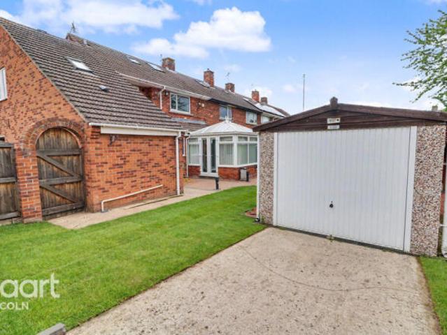 3 bedroom semi detached house for sale in Tothill Close, Lincoln, LN6