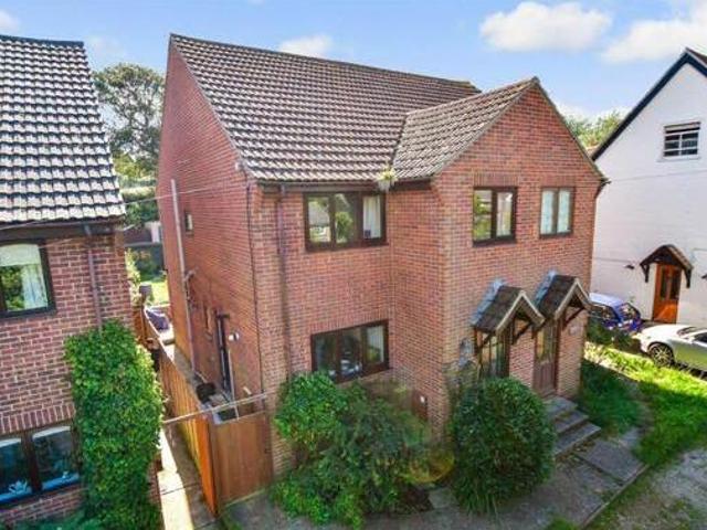 3 Bedroom Semi detached House For Sale In Totland