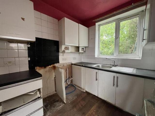 3 bedroom semi detached house for sale in Towers Way, Meanwood, LS6