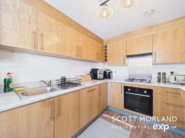 3 bedroom semi detached house for sale in Treetop Avenue, Basingstoke, RG23 7GJ, RG23