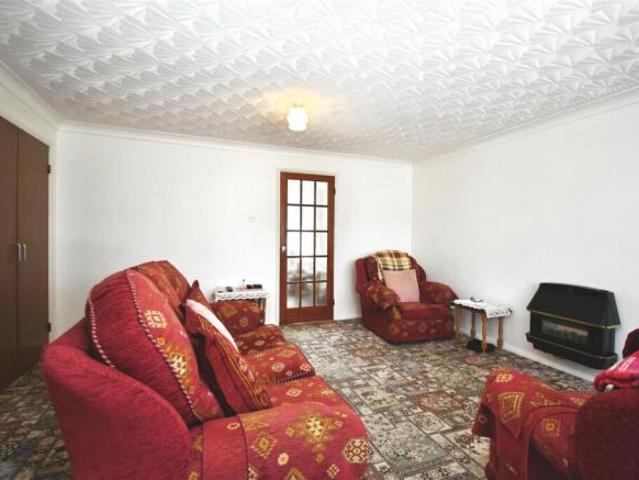 3 bedroom semi detached house for sale in Truro Close, Sutton, HU7