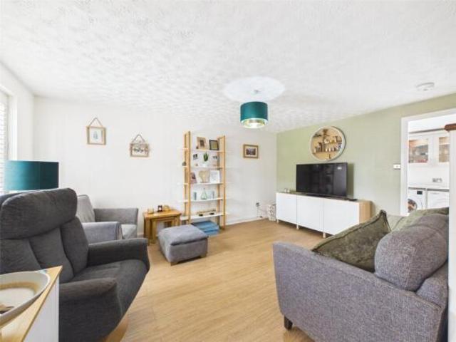 3 bedroom semi detached house for sale in Truro Gardens, Worcester, Worcestershire, WR5