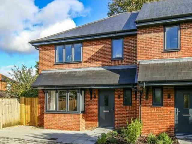 3 Bedroom Semi detached House For Sale In Twyford