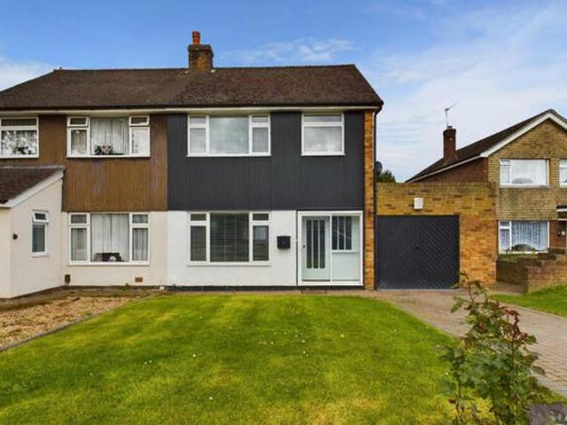 3 Bedroom Semi detached House For Sale In Twyford