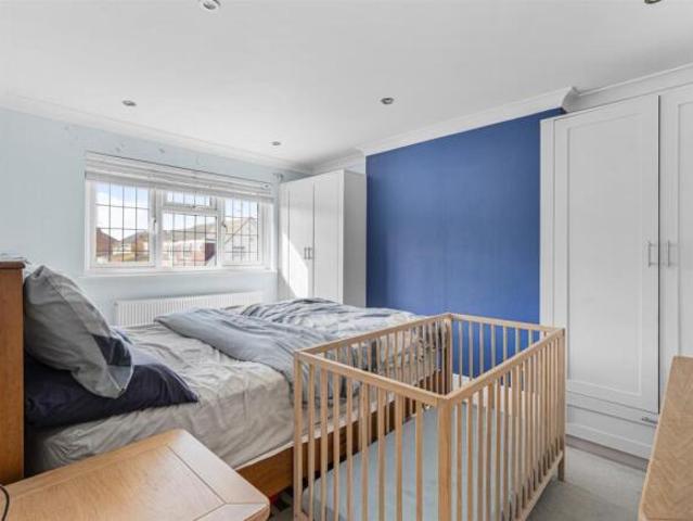 3 bedroom semi detached house for sale in Turnpike Drive, Luton, LU3