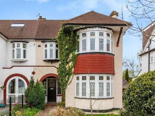 3 Bedroom Semi detached House For Sale In Upminster