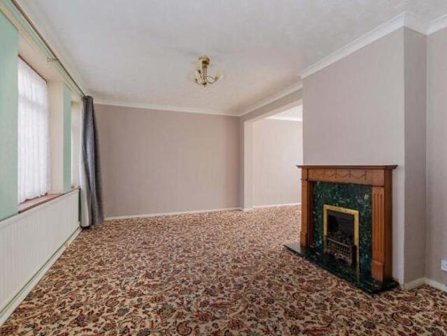3 bedroom semi detached house for sale in Upper Lees Road, Slough, Berkshire, SL2