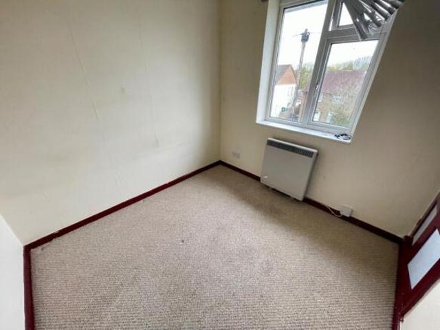 3 bedroom semi detached house for sale in Upwell Road, Luton, Bedfordshire, LU2 9DZ, LU2