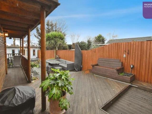 3 bedroom semi detached house for sale in Verdale Avenue, Leicester, LE4