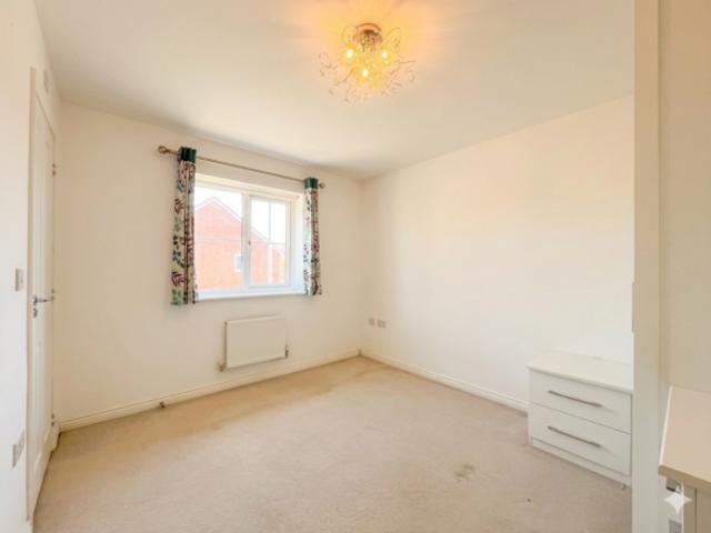 3 bedroom semi detached house for sale in Verde Close, Luton, Bedfordshire, LU2 7FL, LU2