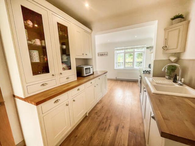 3 bedroom semi detached house for sale in Vivian Close, Watford, WD19