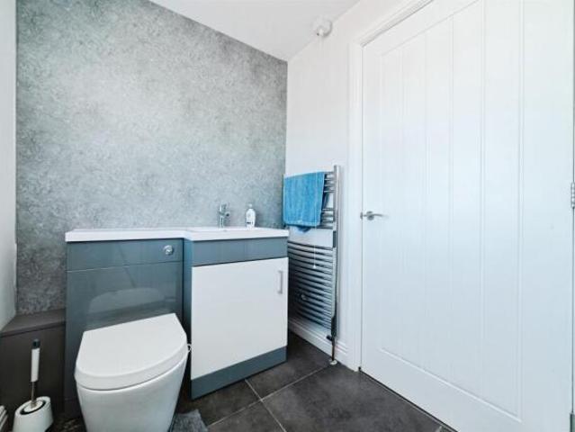 3 bedroom semi detached house for sale in Wansbeck Road, Hull, HU8