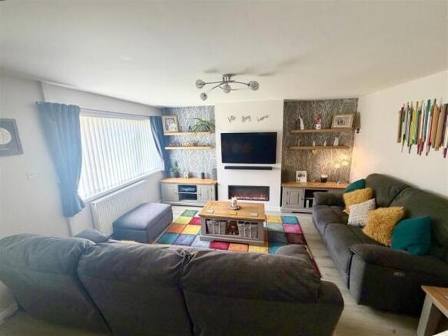 3 bedroom semi detached house for sale in Wainwright Close, Swindon, SN3