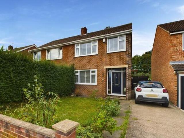 3 Bedroom Semi detached House For Sale In Wakefield