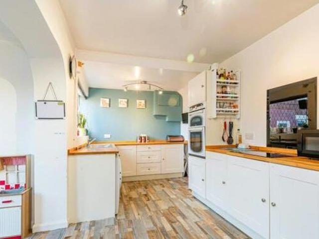 3 Bedroom Semi detached House For Sale In Wakefield