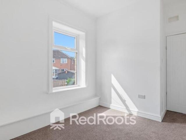 3 bedroom semi detached house for sale in Wakefield Road, Almondbury, Huddersfield, HD5 8PS, HD5