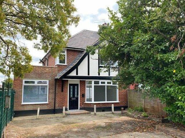 3 Bedroom Semi detached House For Sale In Walton on thames