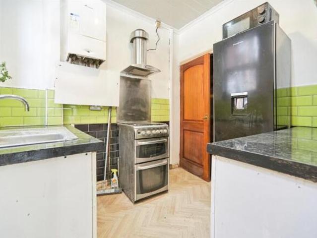 3 bedroom semi detached house for sale in Walford Road, LEEDS, LS9