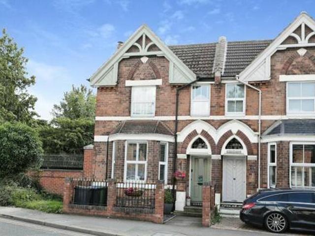3 Bedroom Semi detached House For Sale In Warwick, Warwickshire