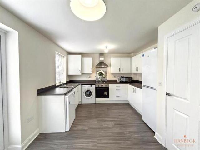 3 bedroom semi detached house for sale in Warden Vale, Hessle, HU13