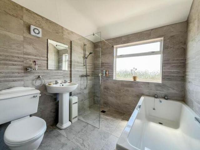 3 bedroom semi detached house for sale in Warren Road, Cambridge, CB4