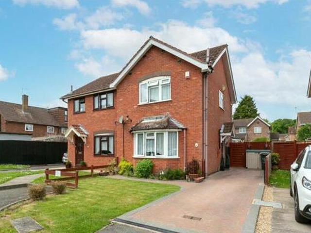 3 Bedroom Semi detached House For Sale In Watford, Hertfordshire