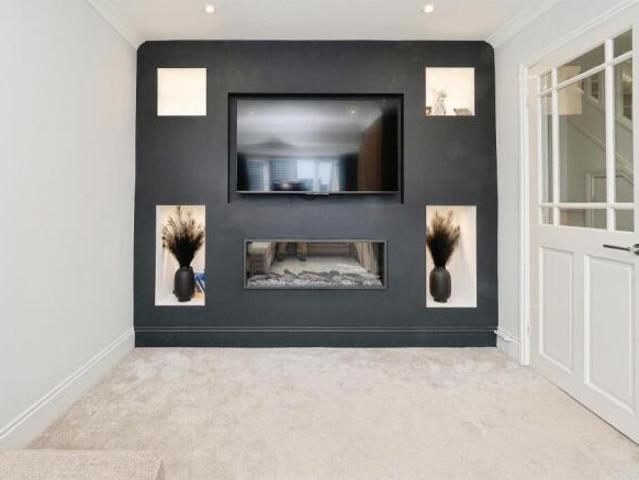 3 bedroom semi detached house for sale in Weardale, Hull, HU7