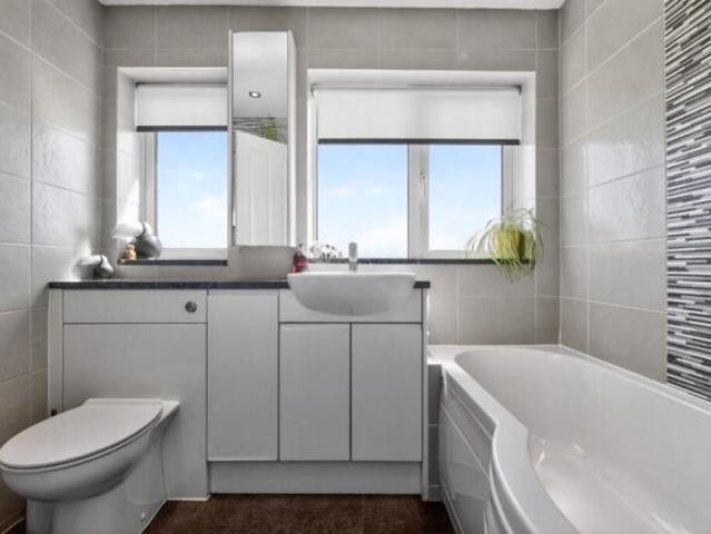 3 bedroom semi detached house for sale in Wedderburn Close, Harrogate, HG2