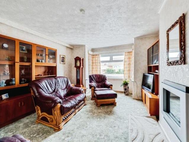 3 bedroom semi detached house for sale in Weedon Road, Swindon, SN3