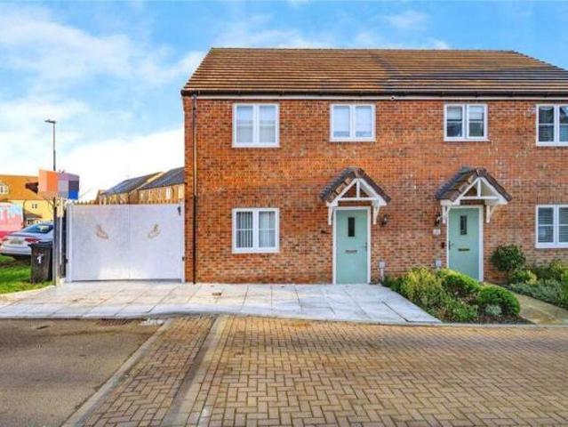 3 bedroom semi detached house for sale in Weltmore Road, Luton, LU3