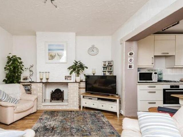 3 Bedroom Semi detached House For Sale In Welling